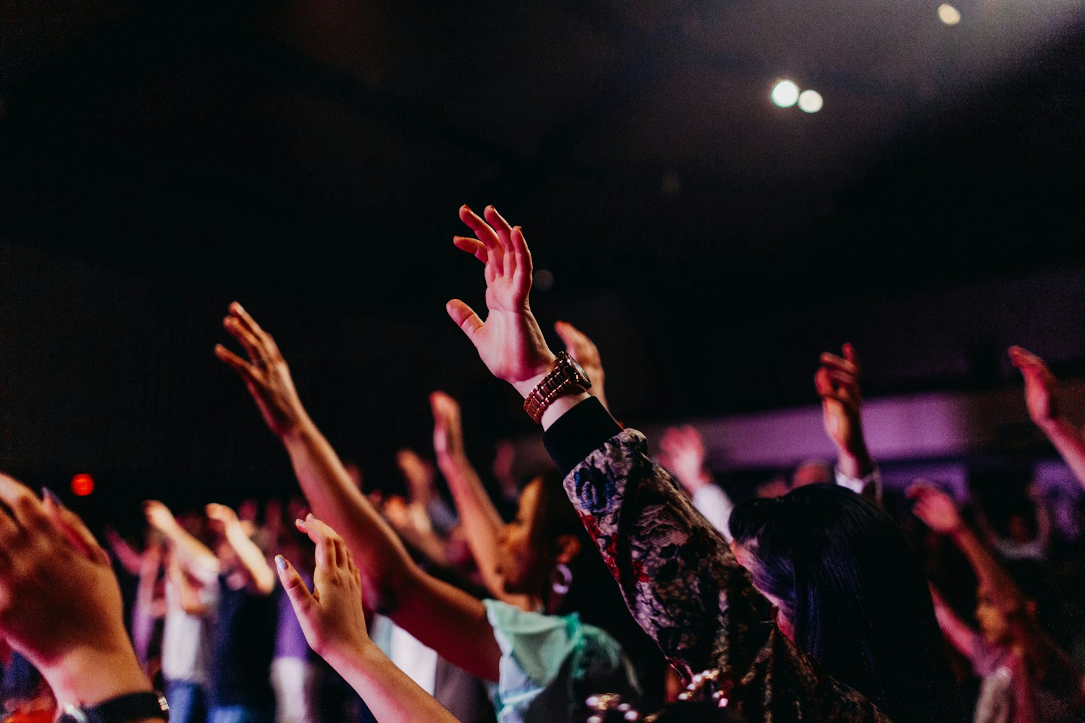 Are Raised Hands in Worship Just Showing Off? | Desiring God